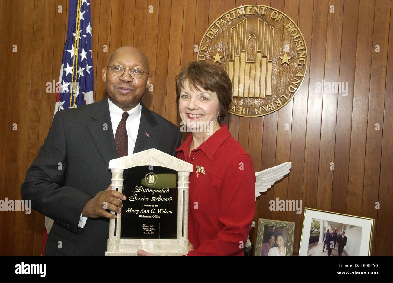 Secretary Alphonso Jackson with Mary Ann Wilson. Secretary Alphonso ...