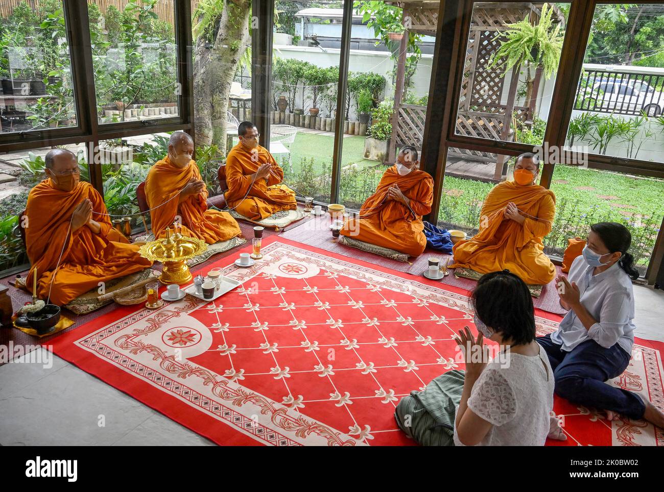 Bangkok, Thailand. 09th Sep, 2022. Devotees offering prayers during the ...