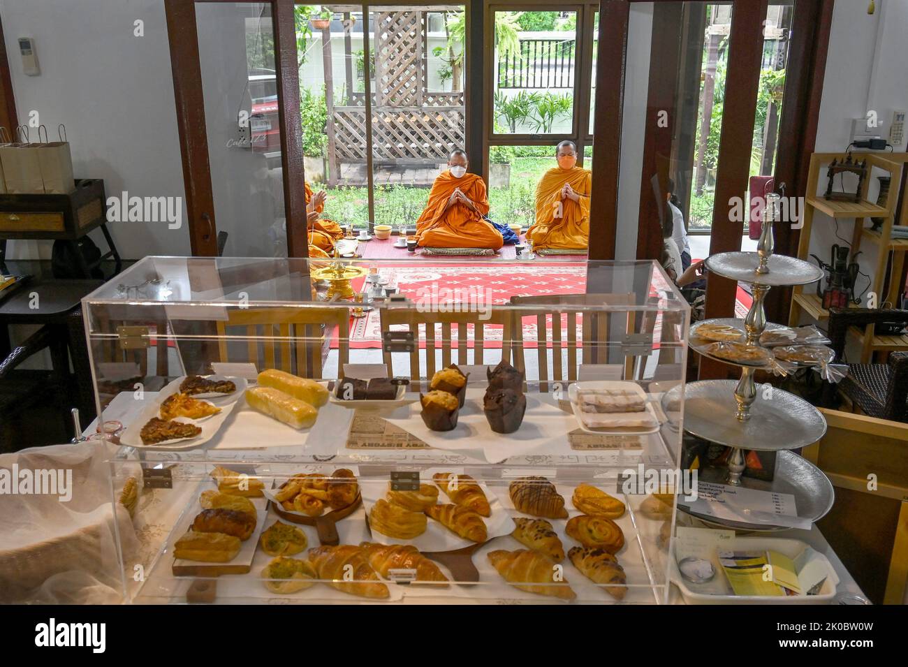 Bangkok, Thailand. 09th Sep, 2022. Devotees offering prayers during the ...