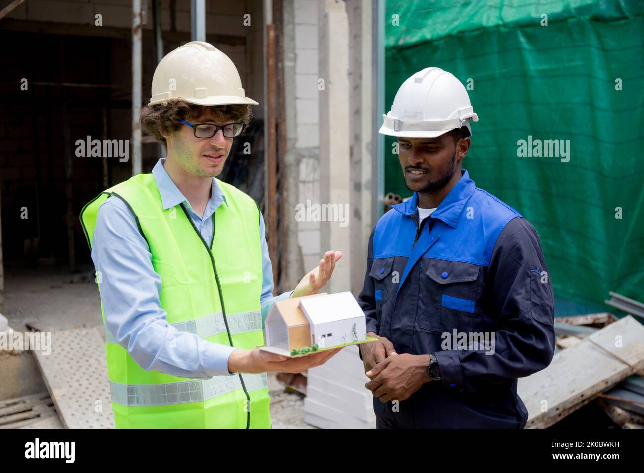 Man explaining industrial model hi-res stock photography and images - Alamy