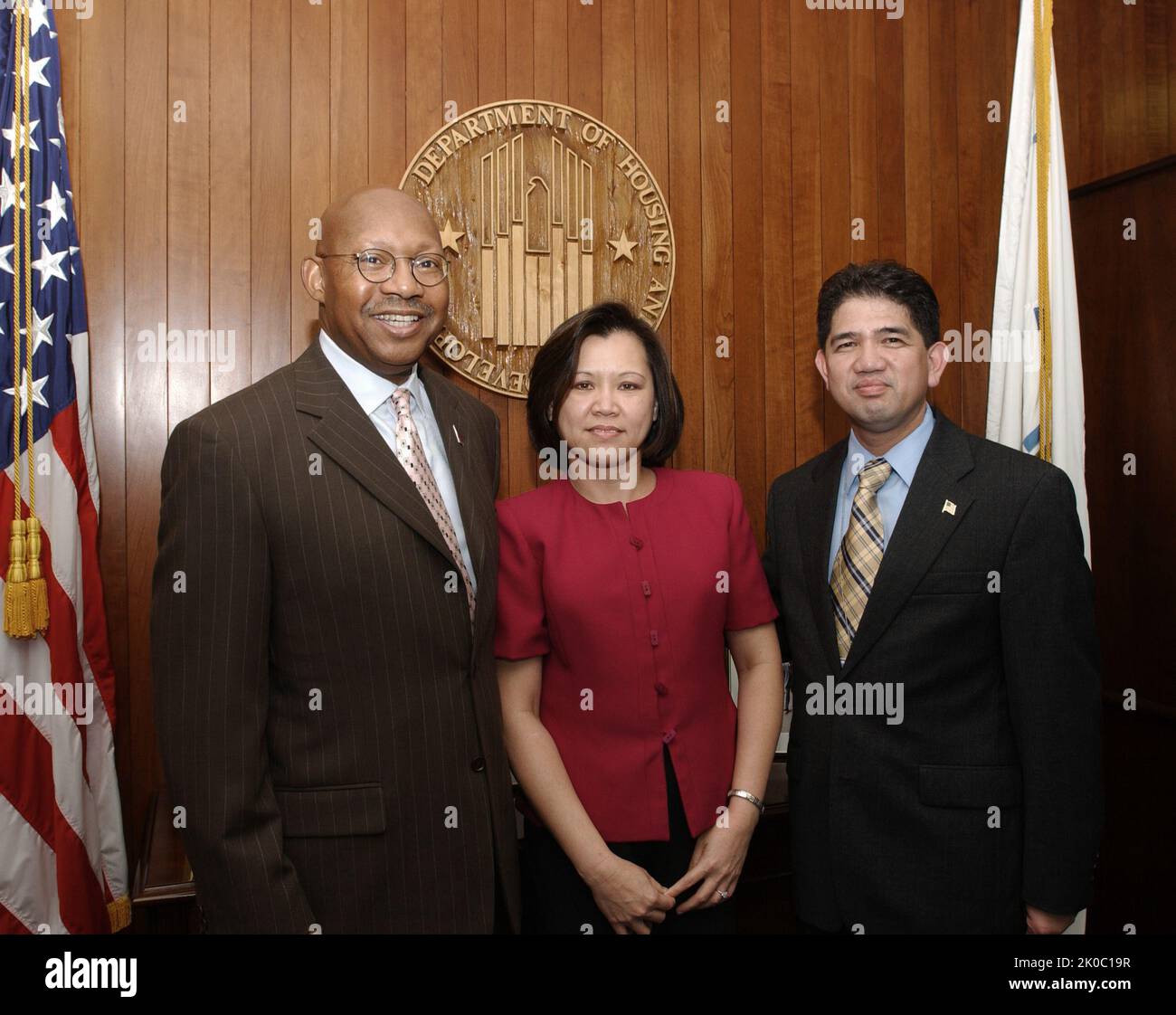 Secretary Alphonso Jackson with HUD Staff. Secretary Alphonso Jackson ...
