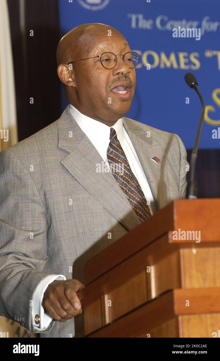 Shirley Caesar, Armstrong Williams Visiting HUD. Shirley Caesar ...