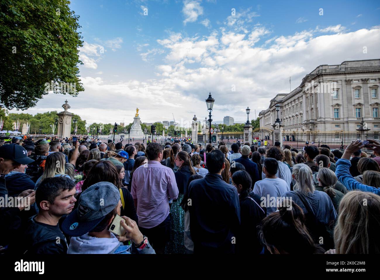 London, UK. 10th Sep, 2022. People waiting patiently outside Buckingham ...