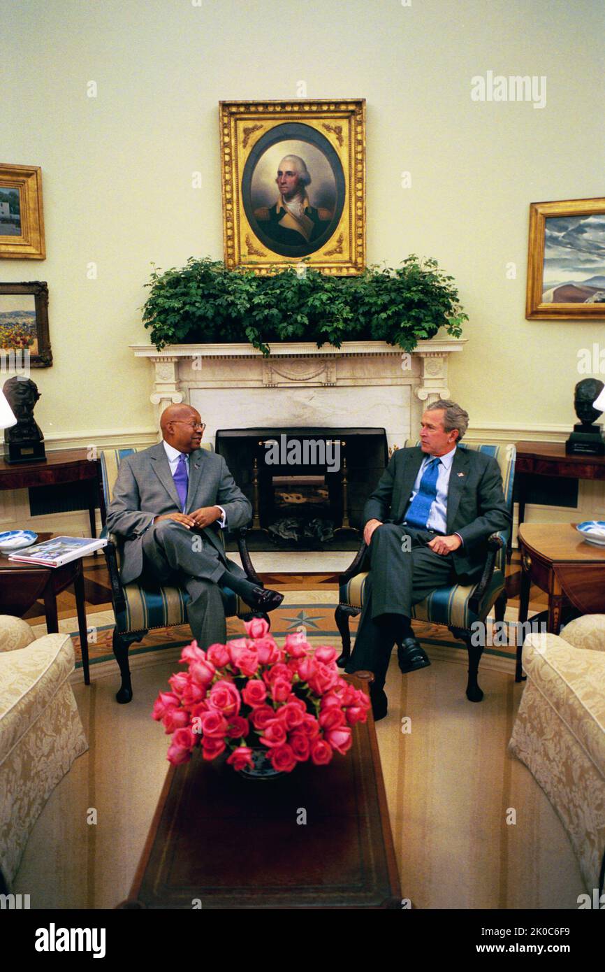 Secretary Alphonso Jackson with President George W. Bush in Oval Office ...