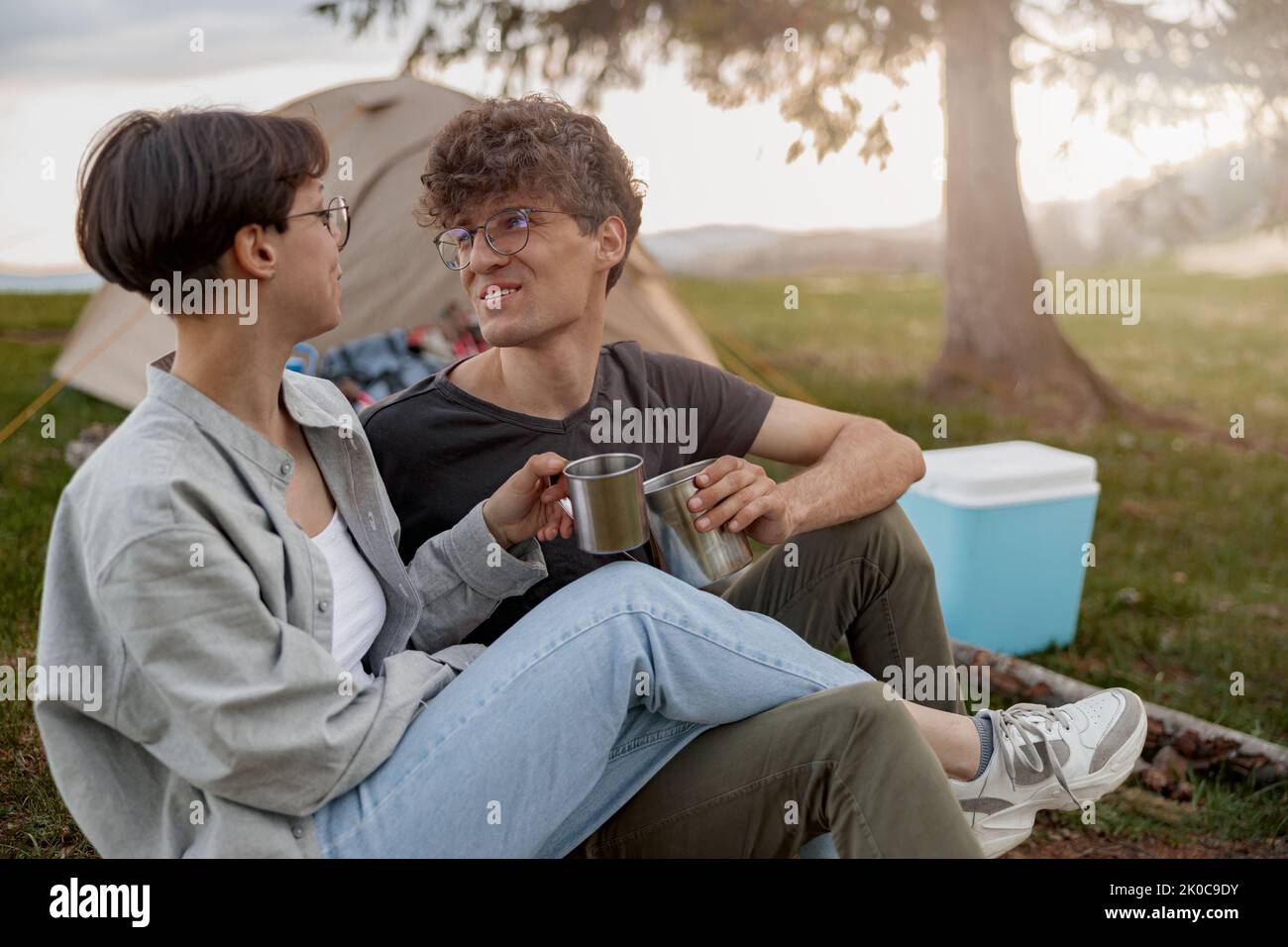 Couple travelers drinking tea hi-res stock photography and images - Alamy