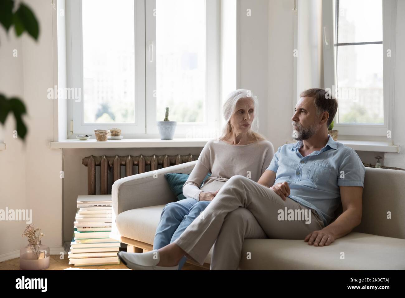 Couple middle age sofa talking hi-res stock photography and images - Alamy