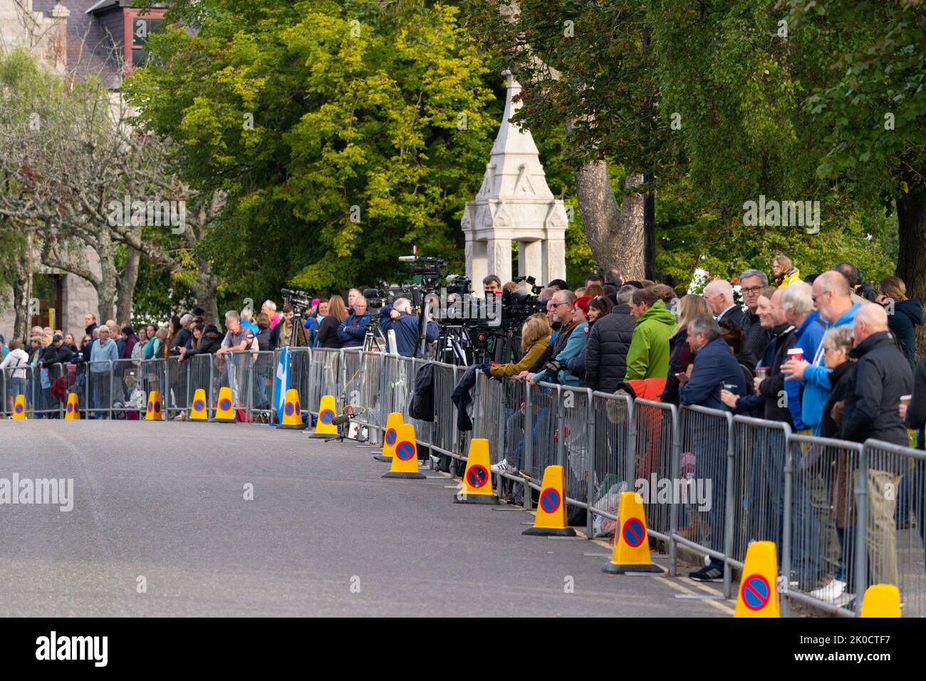 Ballater, Scotland, UK. 11th September 2022. Crowds start to line the ...