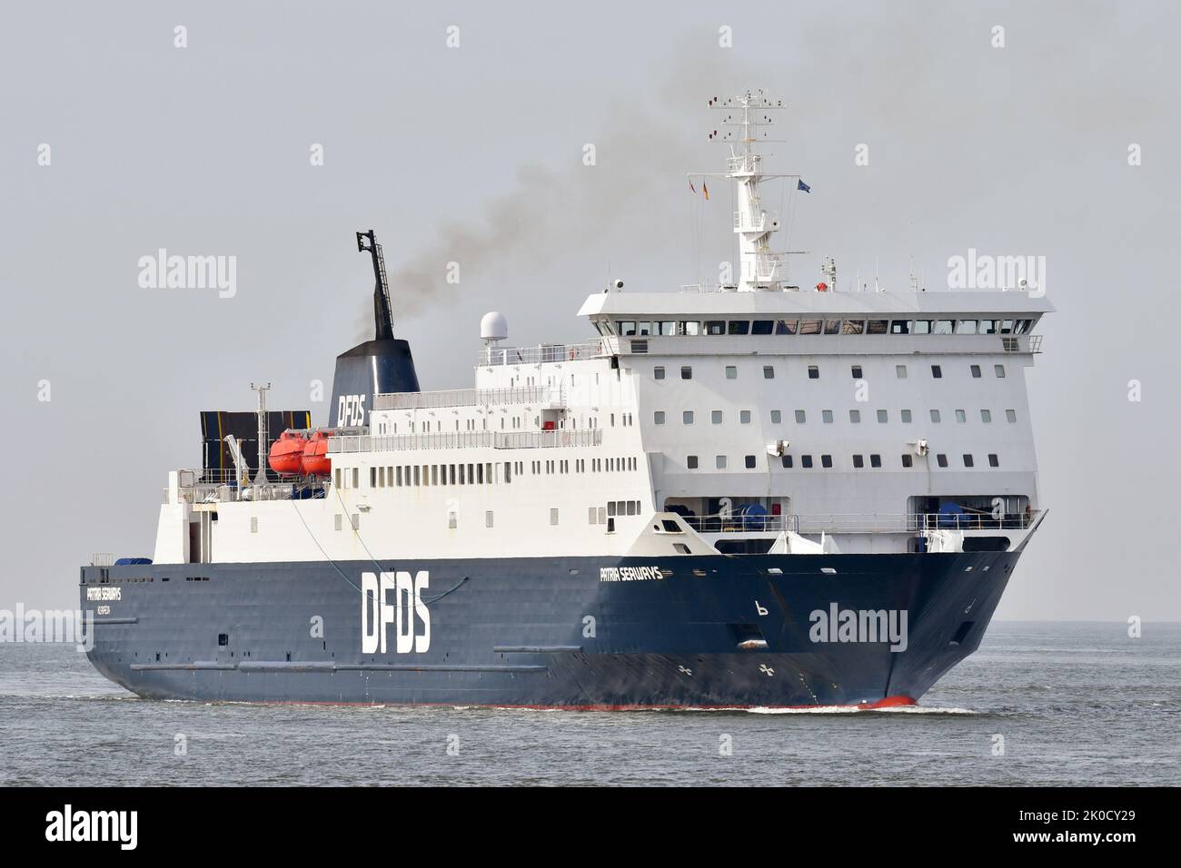 DFDS's PATRIA SEAWAYS arrives at Cuxhaven from Immingham Stock Photo ...