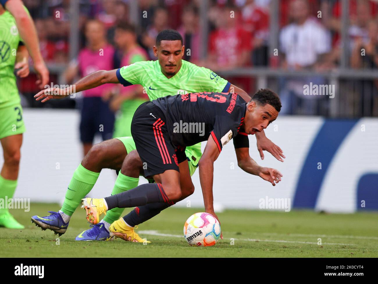 Jamal Musiala of Bayern Muenchen vor seinem Treffer Maxence Lacroix of ...