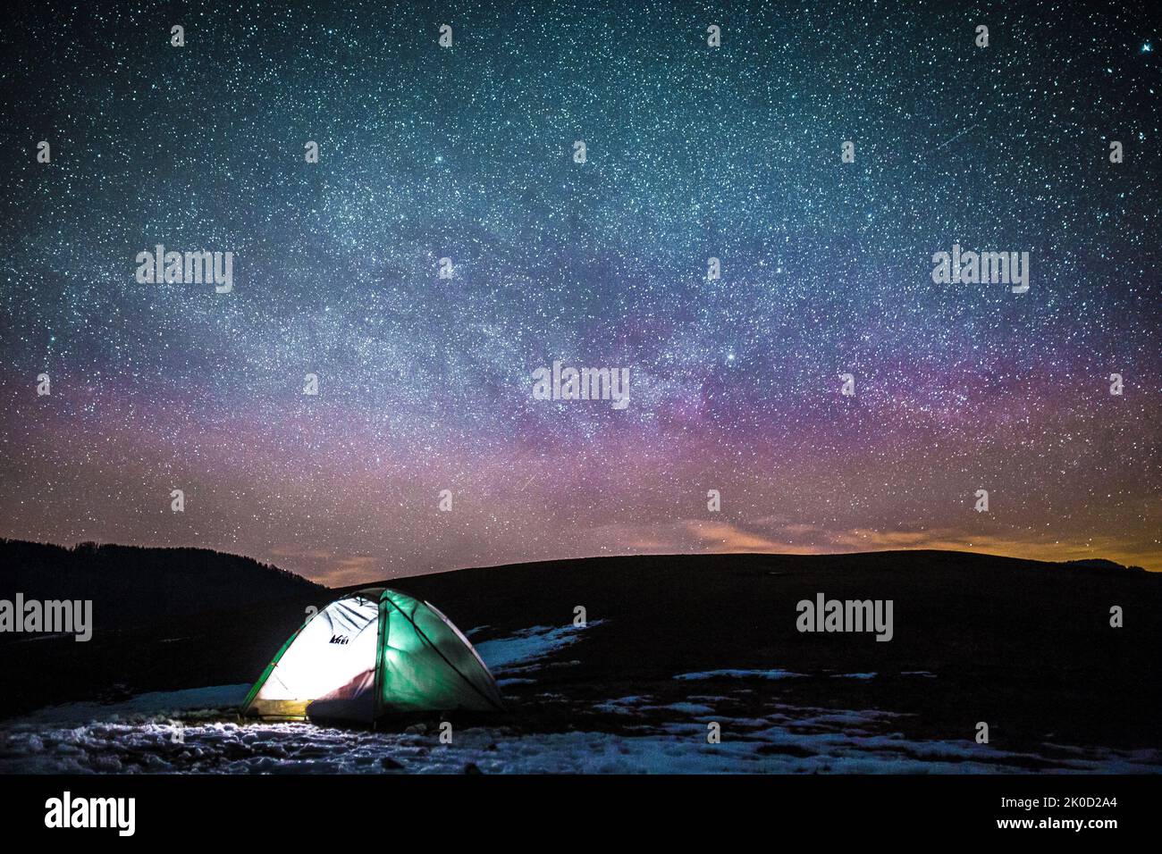 Camping under a starry sky Stock Photo - Alamy