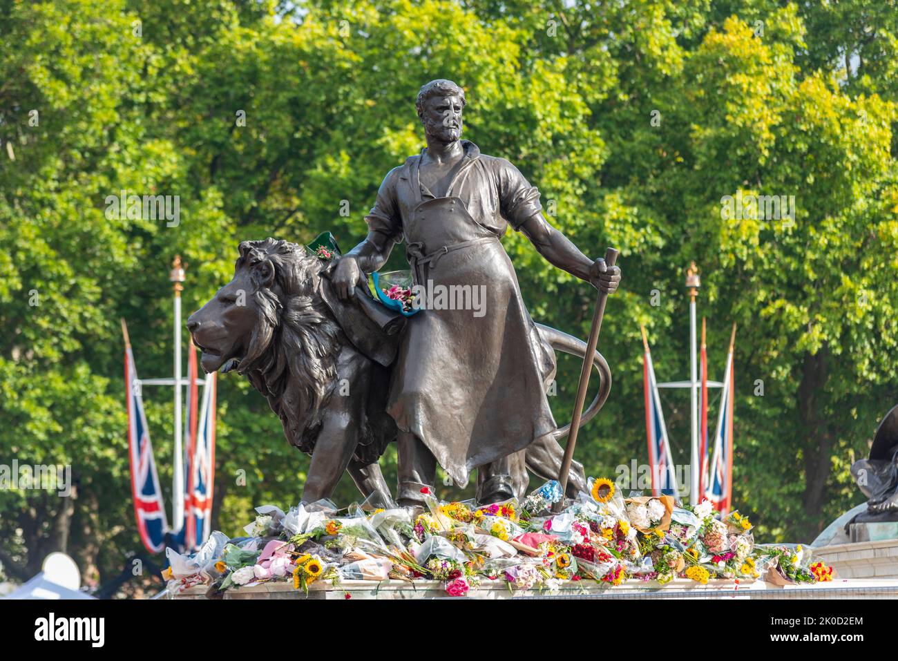 Flowers laid around bronze statue of Victoria Memorial outside ...