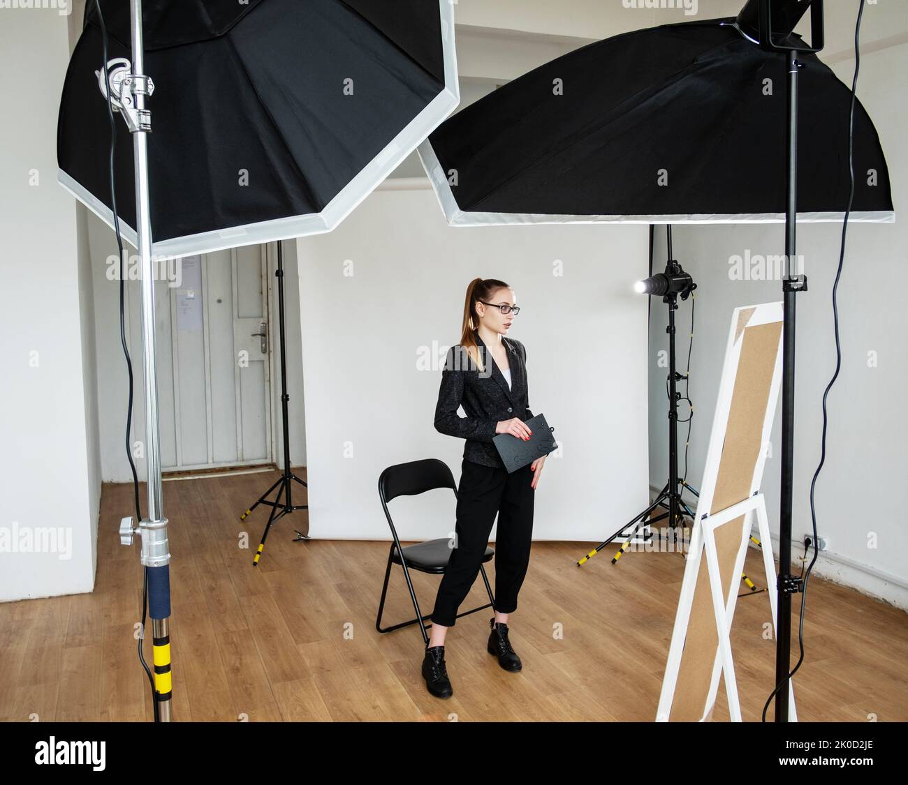 photo shoot backstage female producer studio light Stock Photo - Alamy