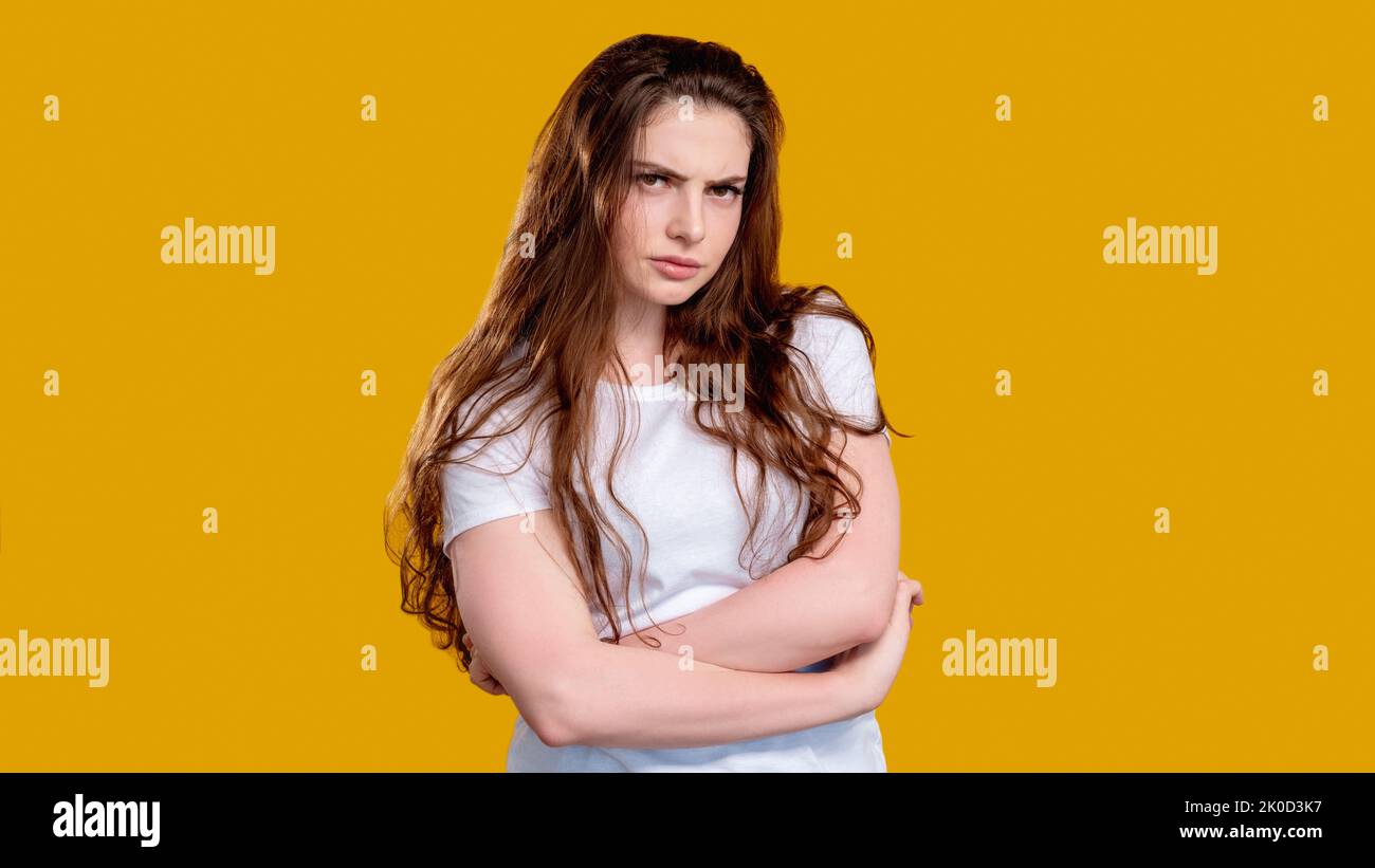 Body language crossed arms hi-res stock photography and images - Alamy