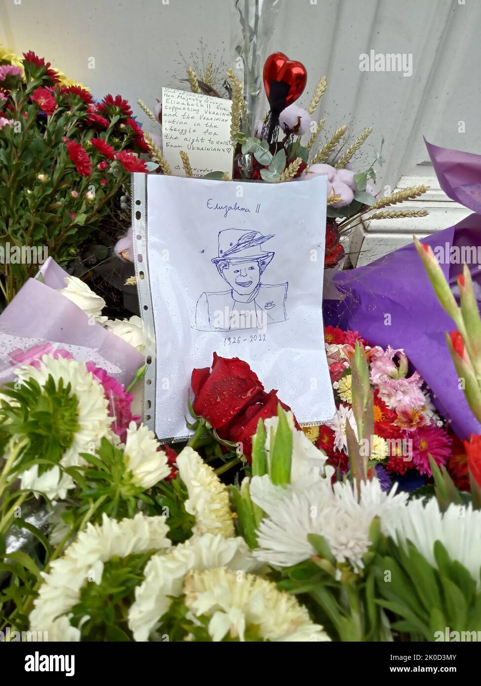 Kiev, Ukraine. 10th Sep, 2022. Flowers and message left by the public ...