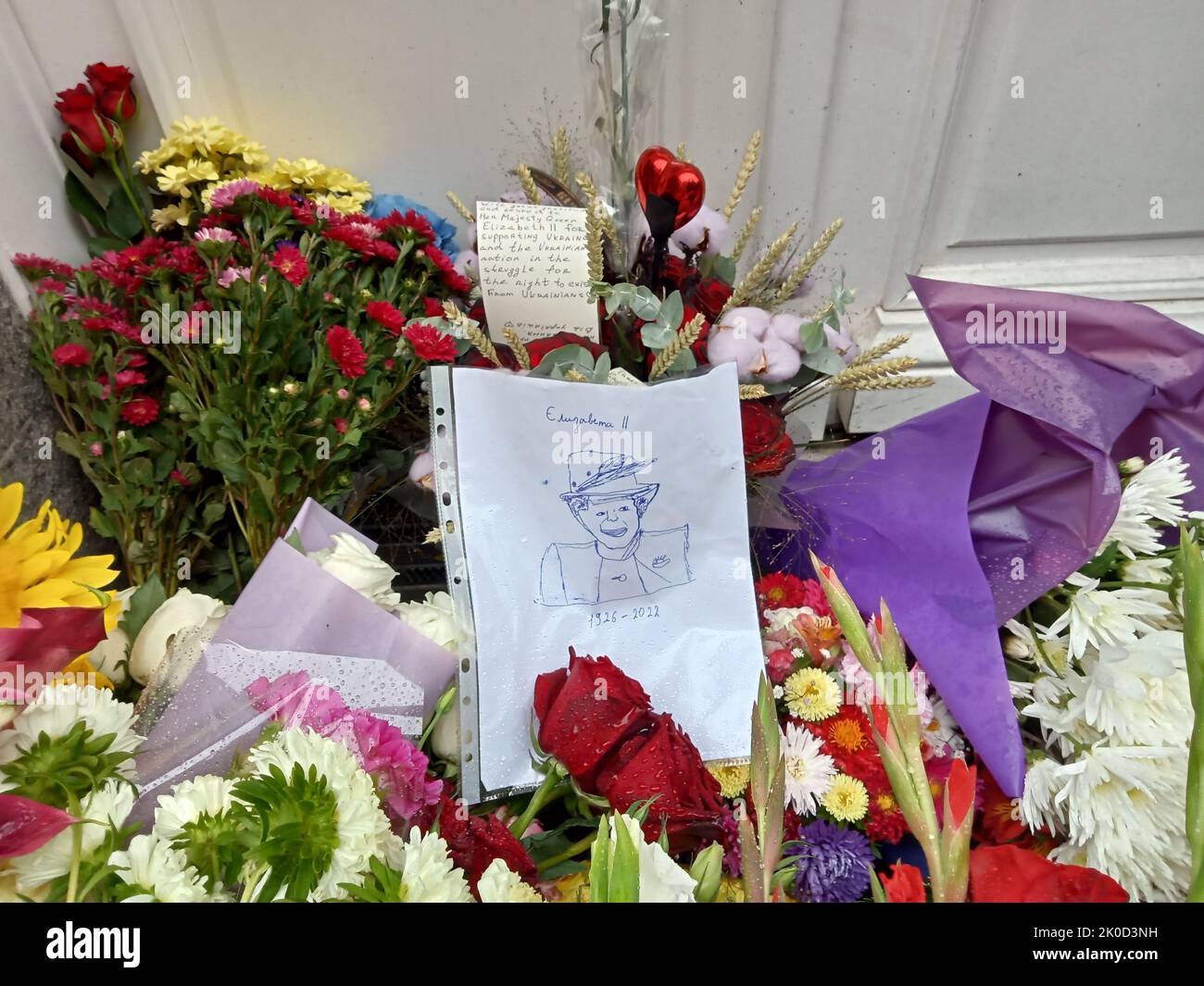 Kiev, Ukraine. 10th Sep, 2022. Flowers and message left by the public ...