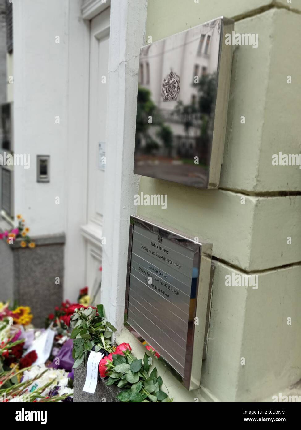 Kiev, Ukraine. 10th Sep, 2022. Flowers and message left by the public ...