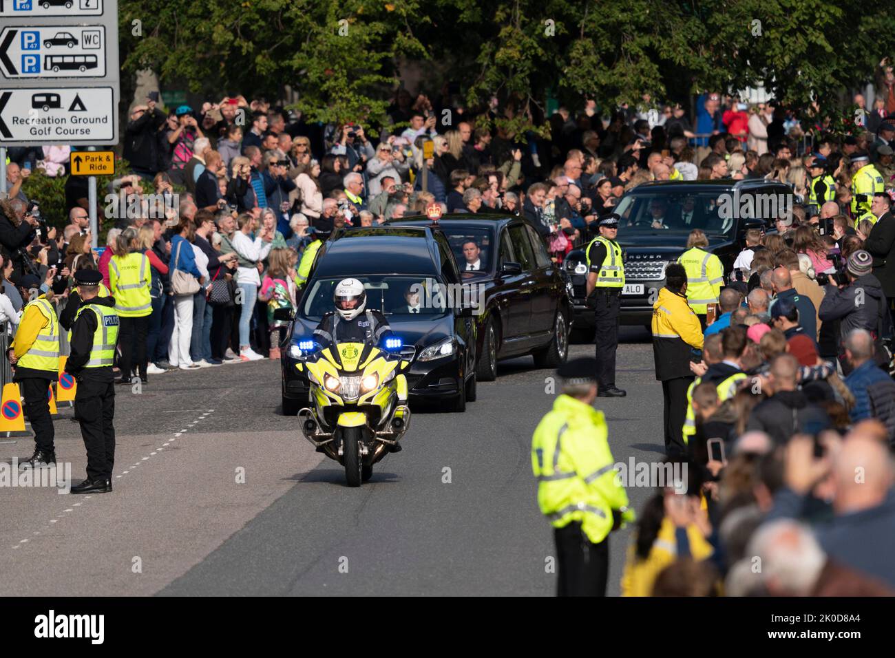 Ballater, Scotland, UK. 11th September 2022. Coffin cortege of Queen ...