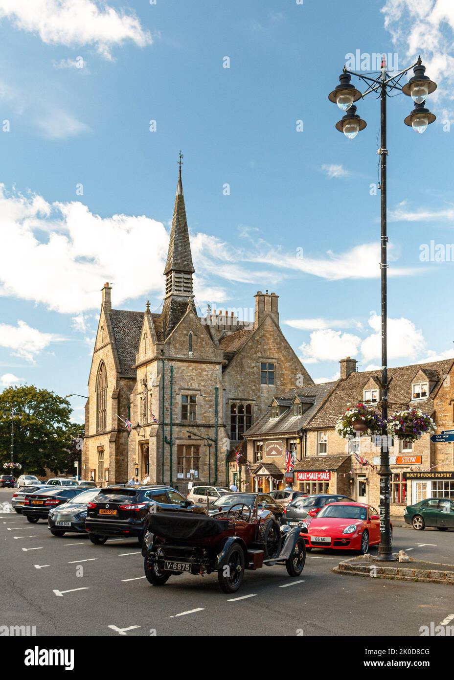 Market Square in Stow-on-the-Wold with the visitor information and ...