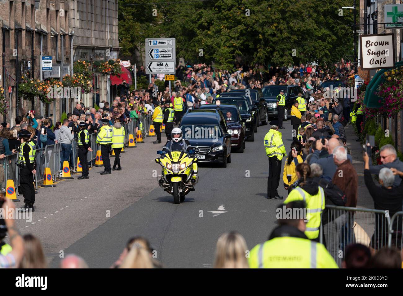 Ballater, Scotland, UK. 11th September 2022. Coffin cortege of Queen ...