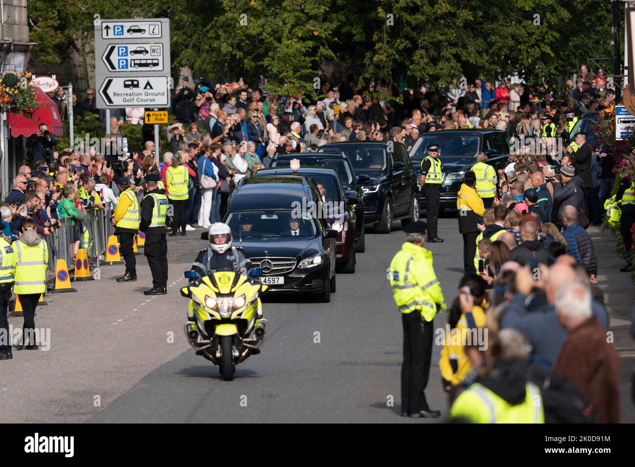 Ballater, Scotland, UK. 11th September 2022. Coffin cortege of Queen ...