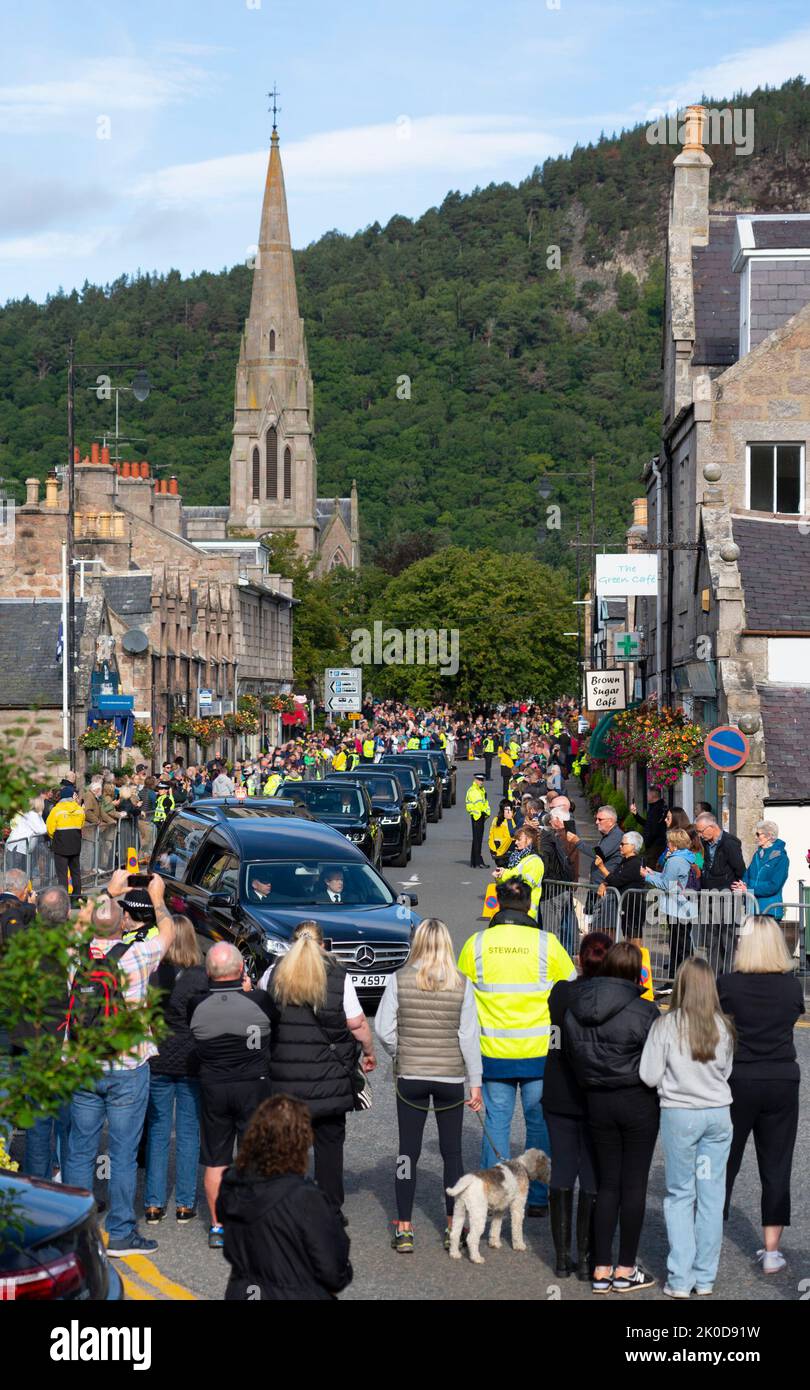 Ballater, Scotland, UK. 11th September 2022. Coffin cortege of Queen ...