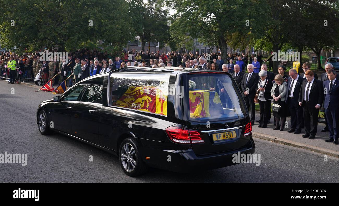 The hearse carrying the coffin of Queen Elizabeth II, draped with the ...