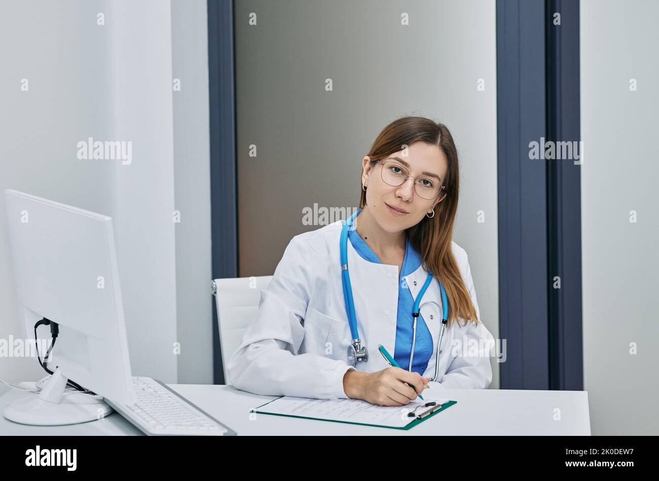 Friendly workplace hi-res stock photography and images - Alamy