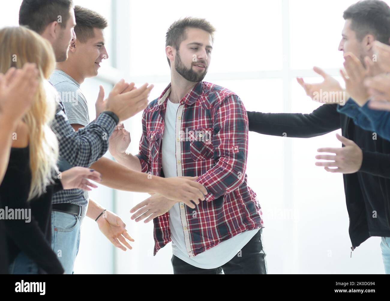 young business team meeting their leader with applause Stock Photo - Alamy