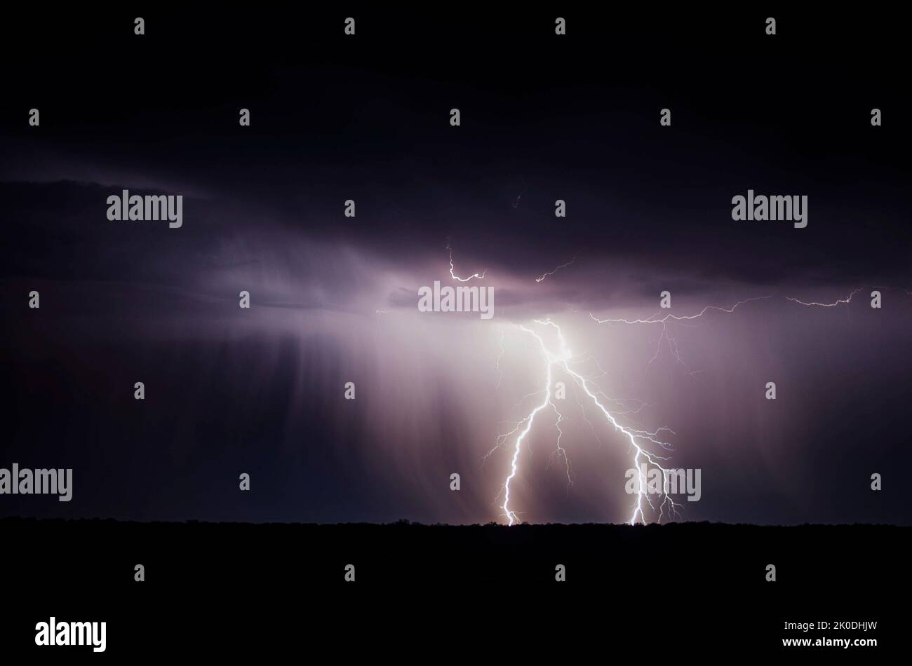 Sky and thunder hi-res stock photography and images - Alamy