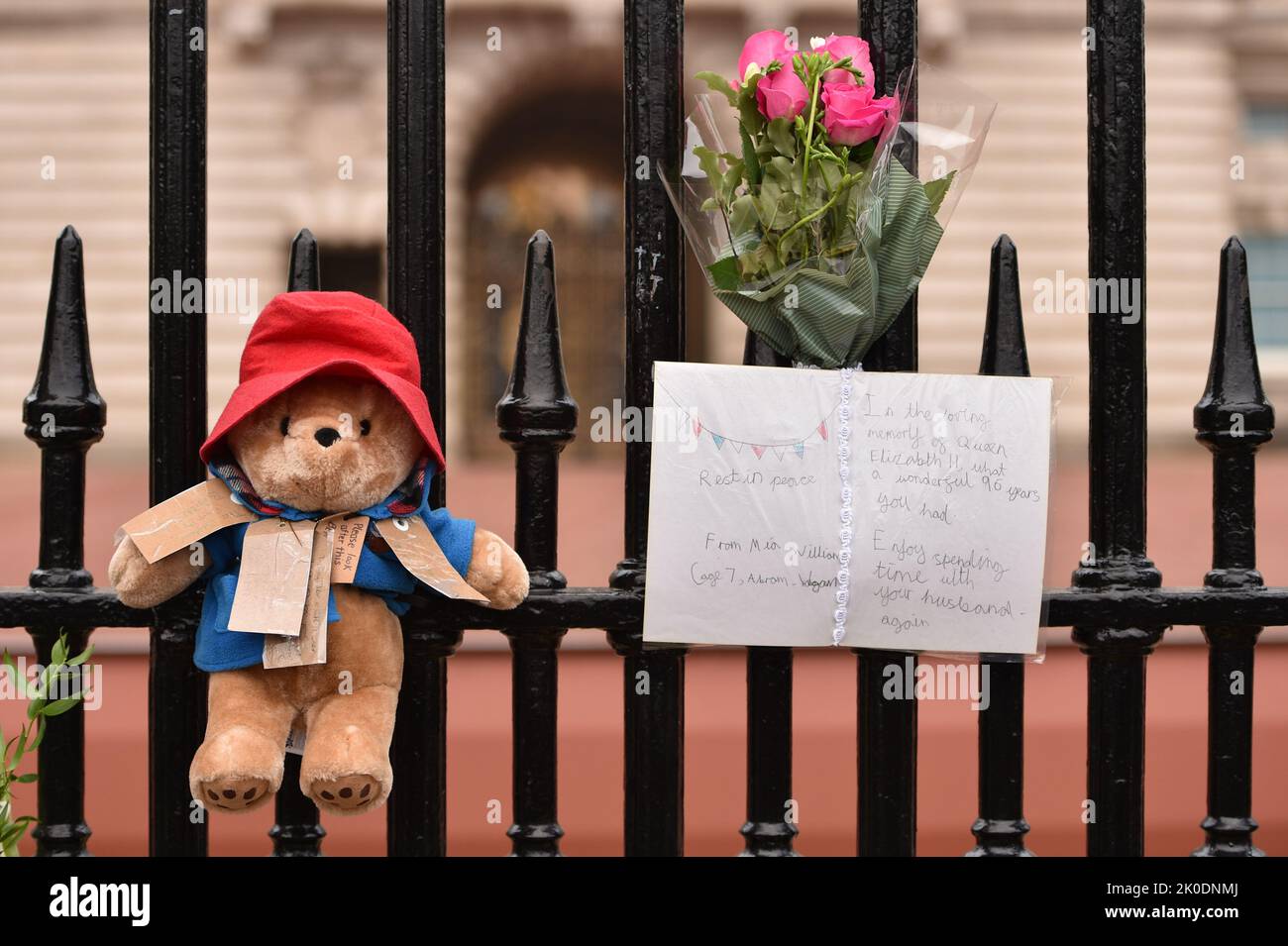 London, England, UK. 11th Sep, 2022. Paddington Teddy Bear and a child ...