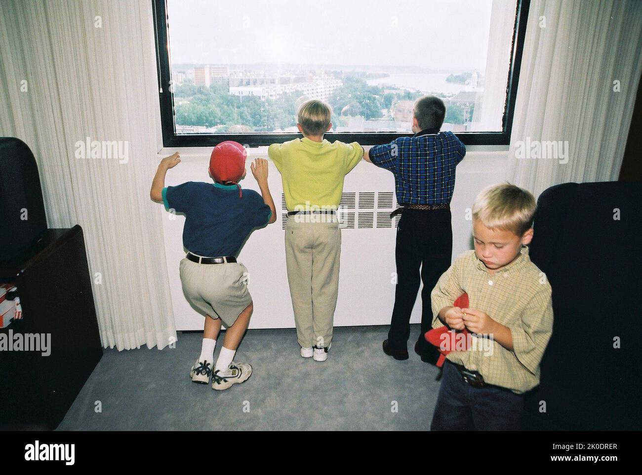 Secretary Mel Martinez with Florida Indian Guides Participants ...