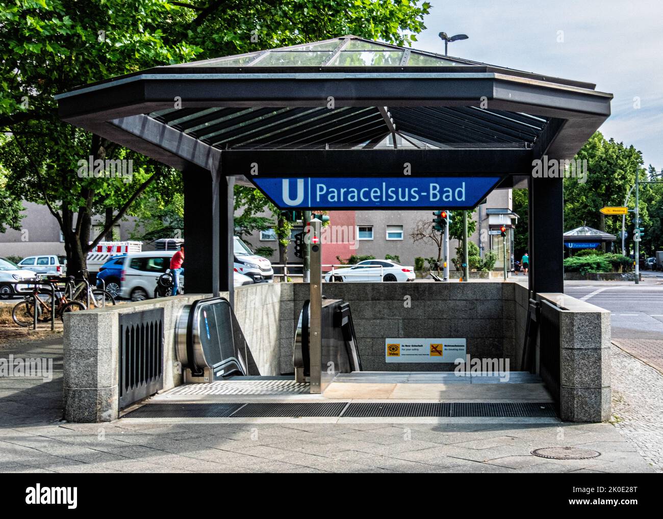 Berlin Paracelsus-Bad U-Bahn station entrance, Lindauer Allee ...