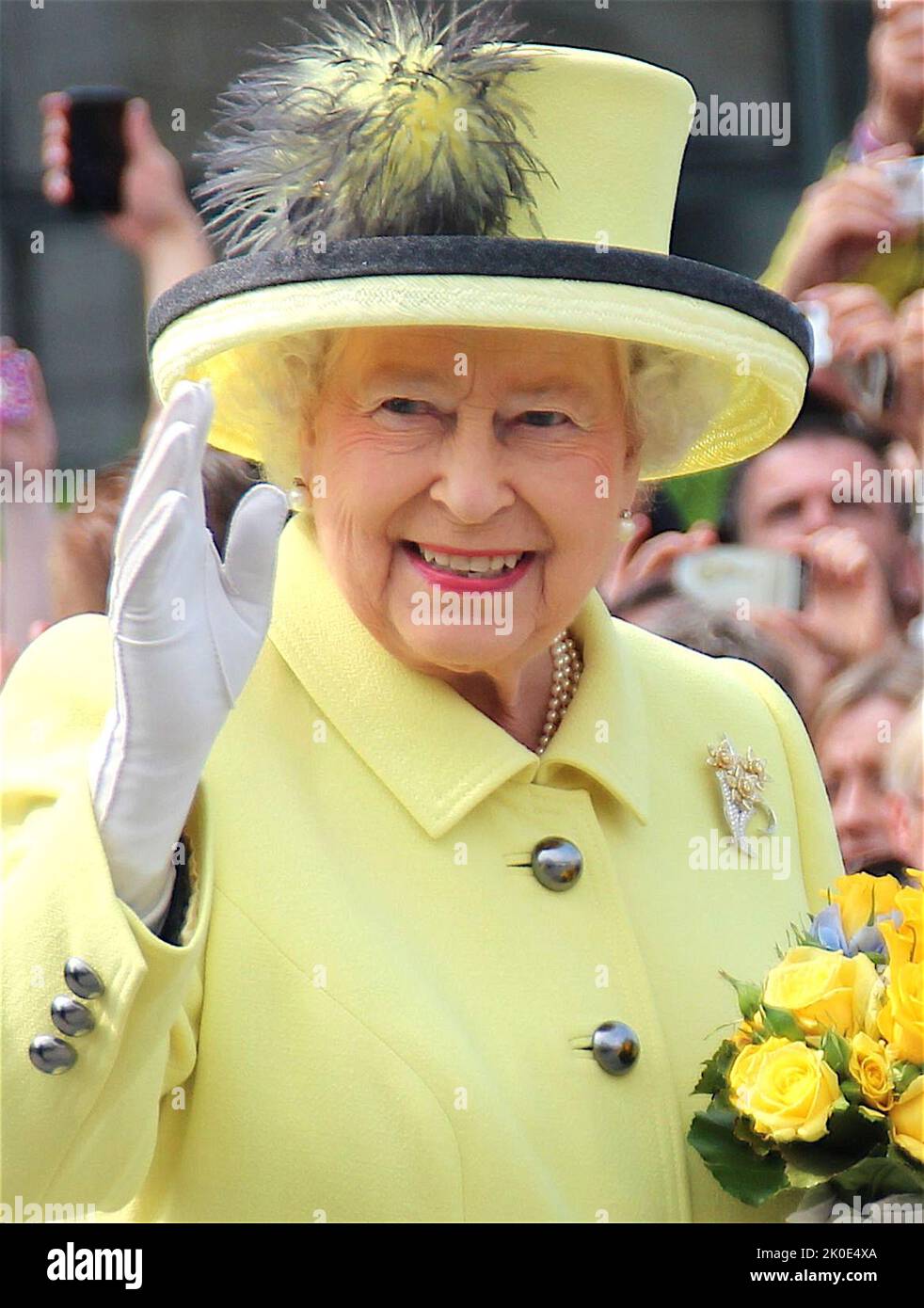Queen elizabeth crown 2015 hi-res stock photography and images - Alamy