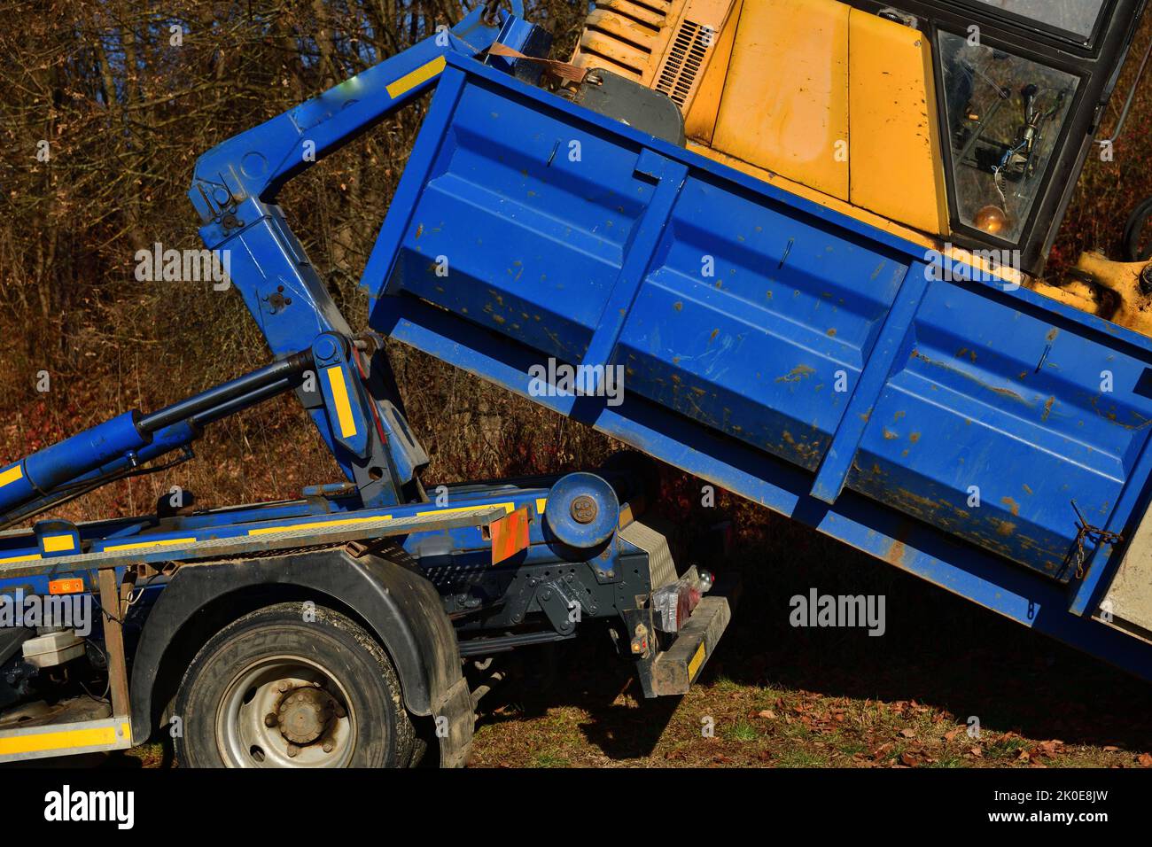 Tow truck loads car hi-res stock photography and images - Alamy
