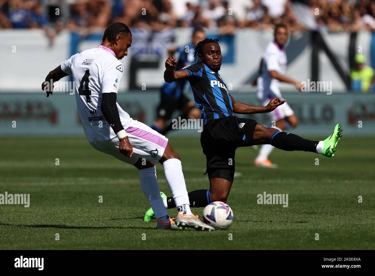 Gewiss Stadium, Bergamo, Italy, September 11, 2022, Emanuel Aiwu of U.S. Cremonese is challenged ...