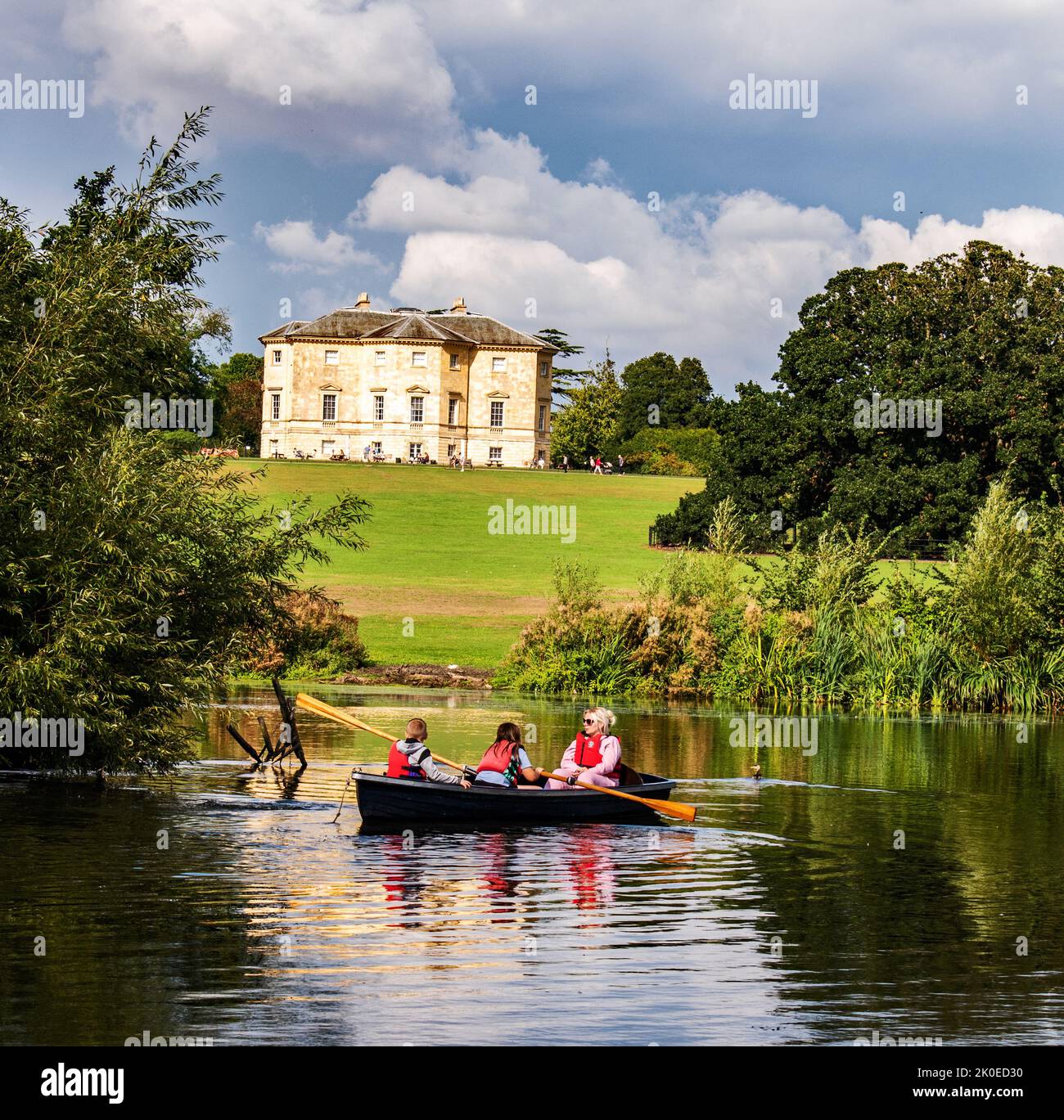 Danson park lake hi-res stock photography and images - Alamy