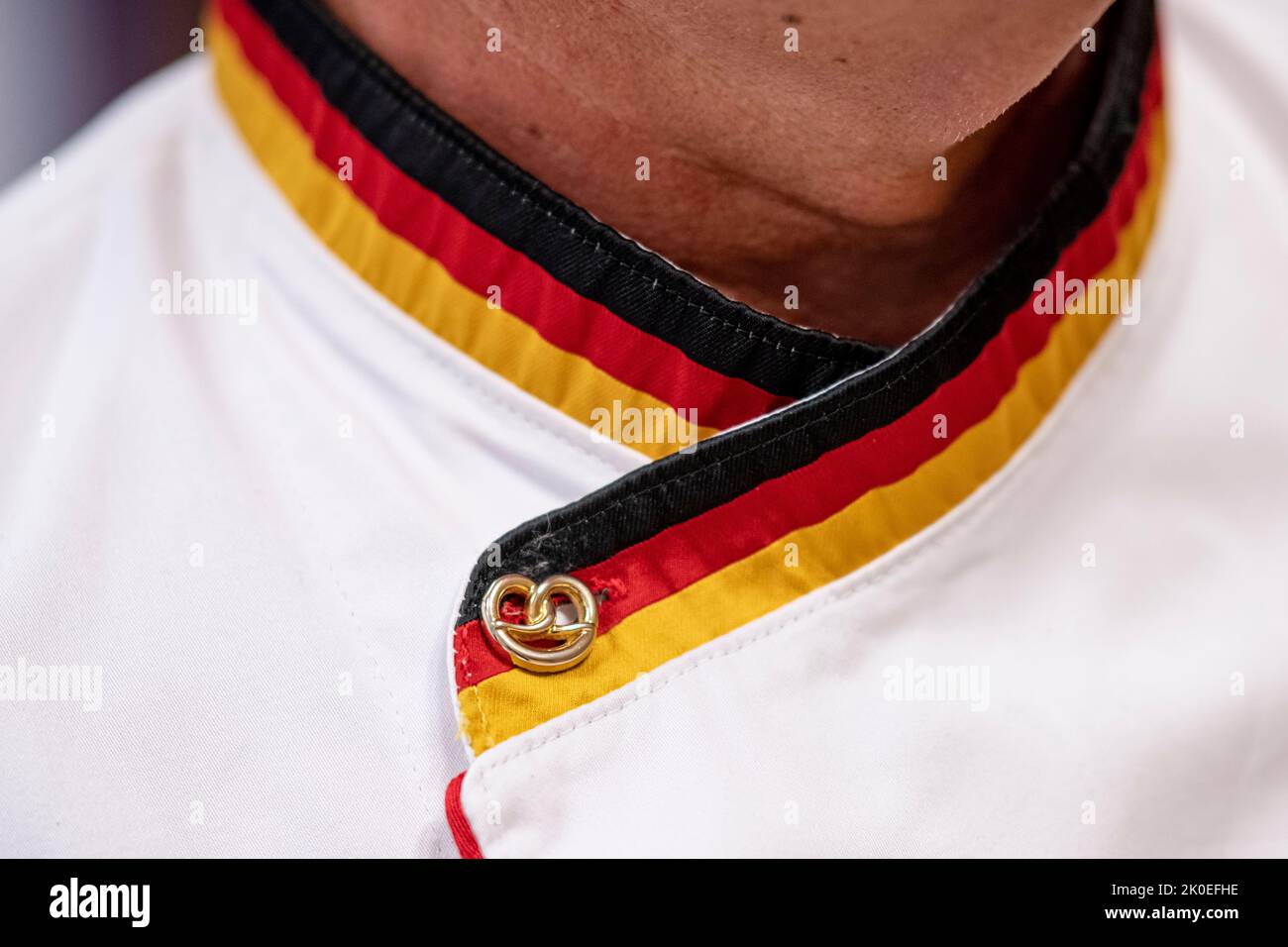 Berlin, Germany. 08th Sep, 2022. Michael Isensee, roll tester of the ...