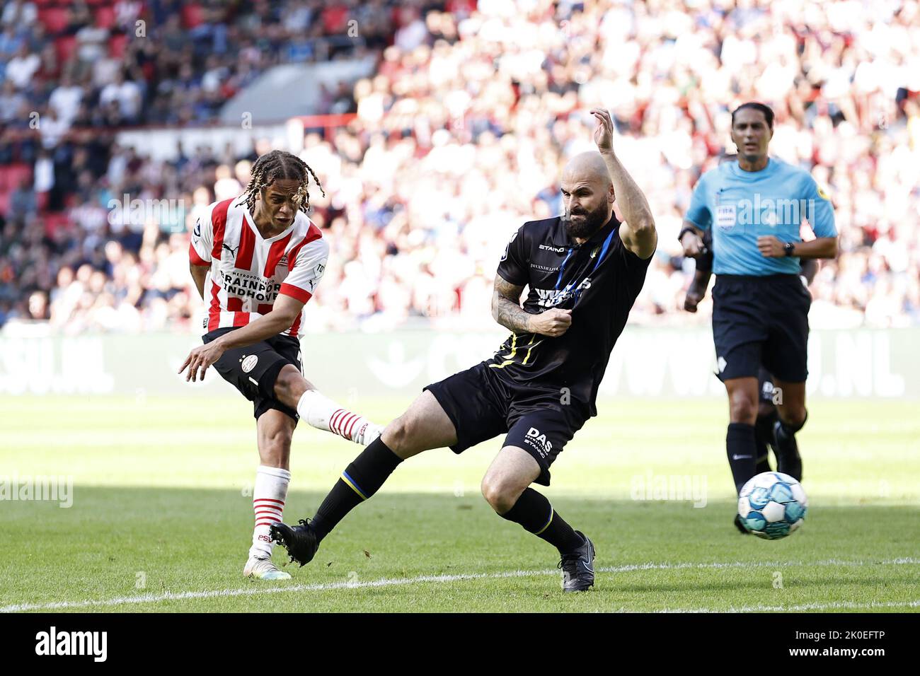 EINDHOVEN - (LR) Xavi Simons of PSV Eindhoven, Hans Mulder of RKC ...