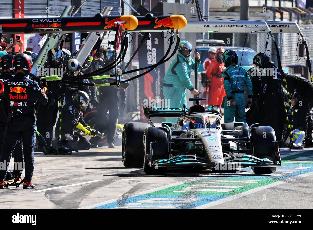 2022 formula one pit stop mercedes hi-res stock photography and images ...