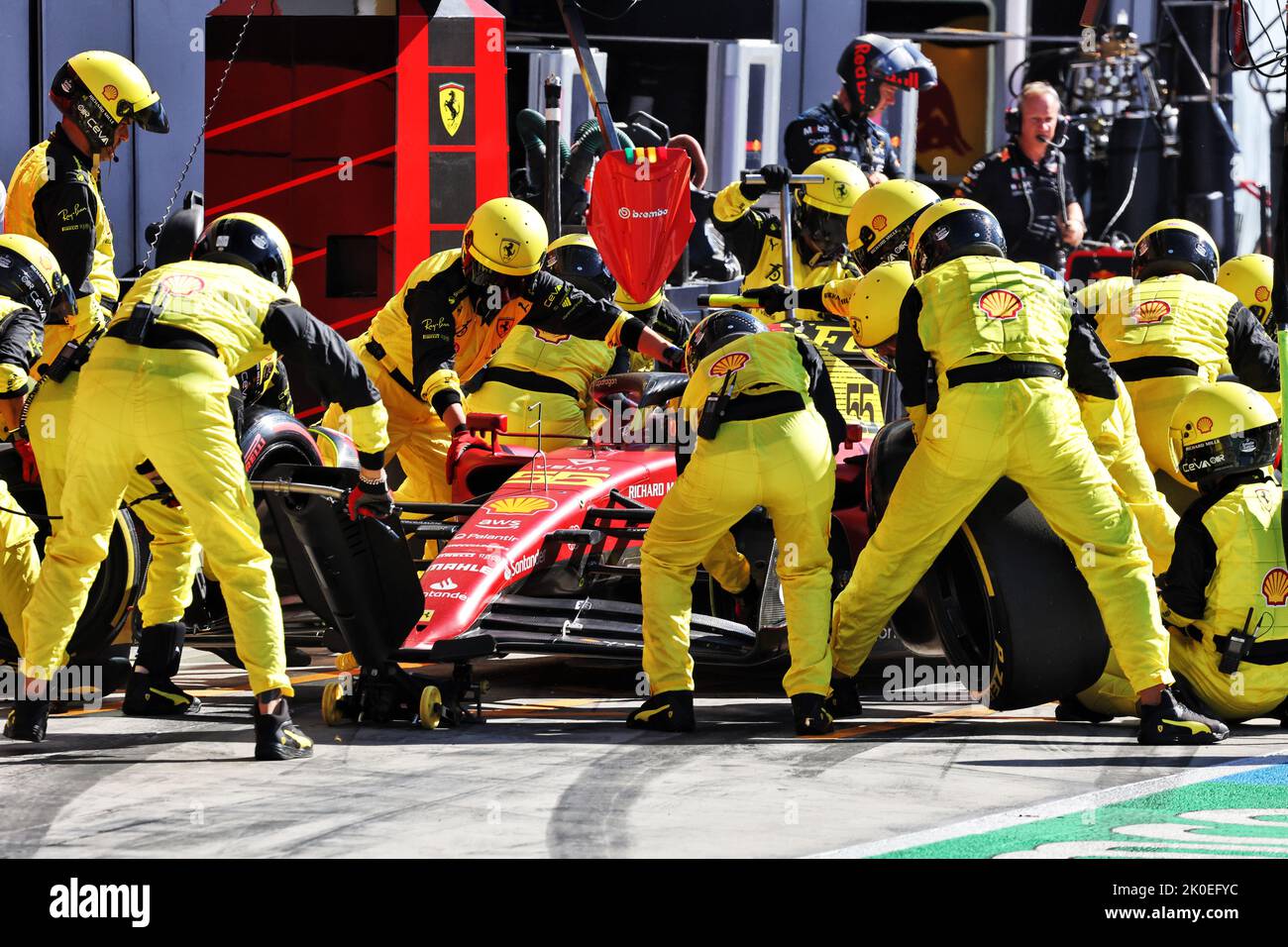 2022 formula one pit stop ferrari hi-res stock photography and images ...