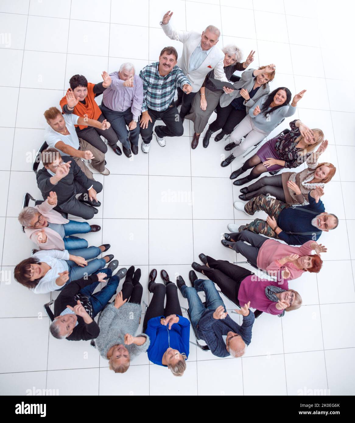 group of mature people applauding sitting in a circle Stock Photo - Alamy