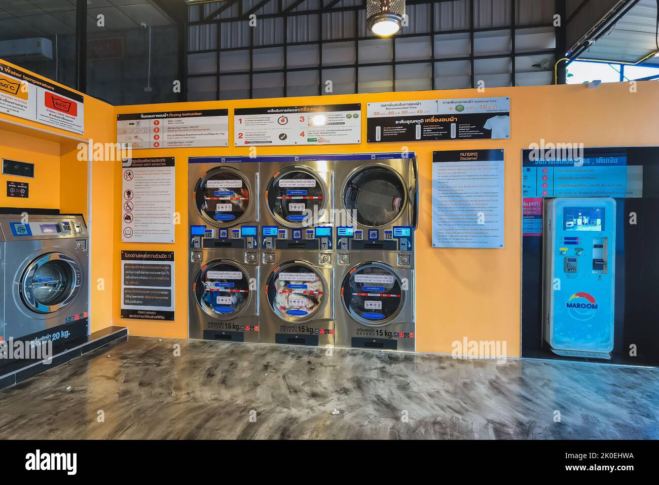 Customers washing clothes hi-res stock photography and images - Alamy
