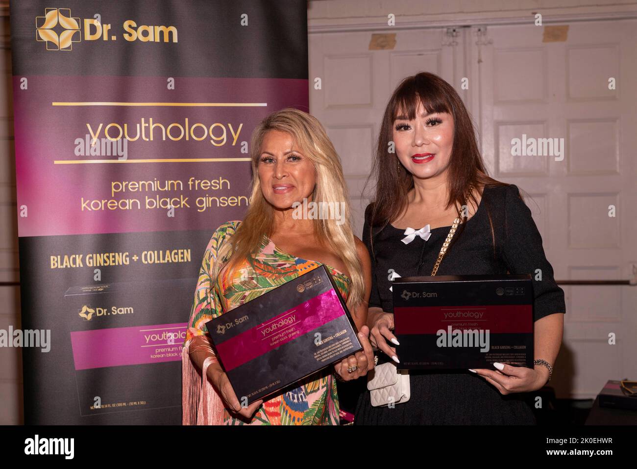 Marisa kenson hi-res stock photography and images - Alamy