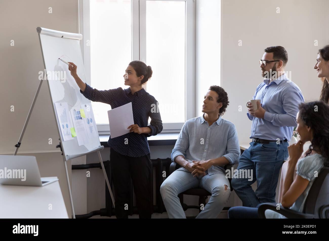 Interns chart hi-res stock photography and images - Alamy