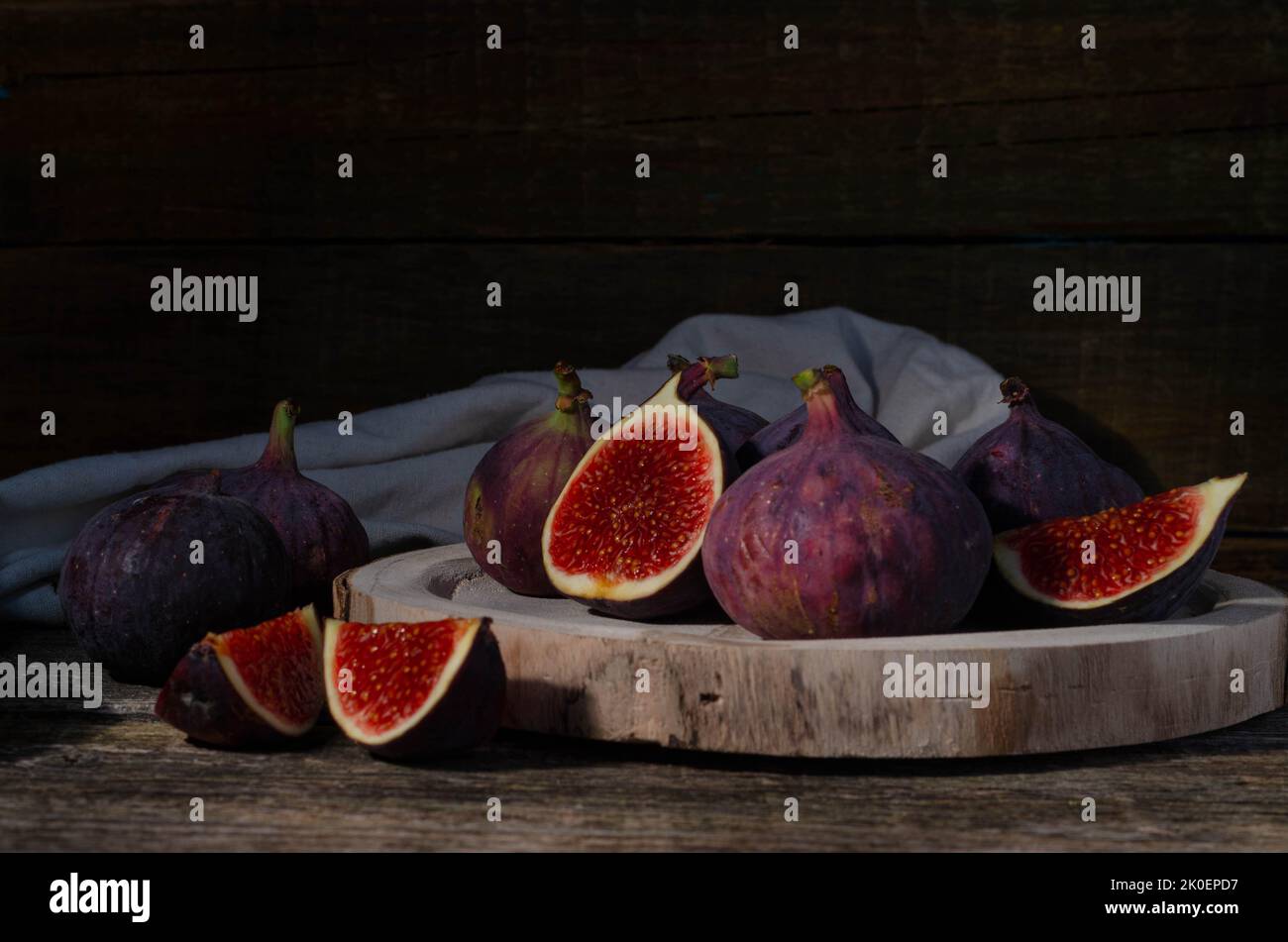 Fresh ripe figs in a plate. Healthy Mediterranean fig fruit. Copy space ...
