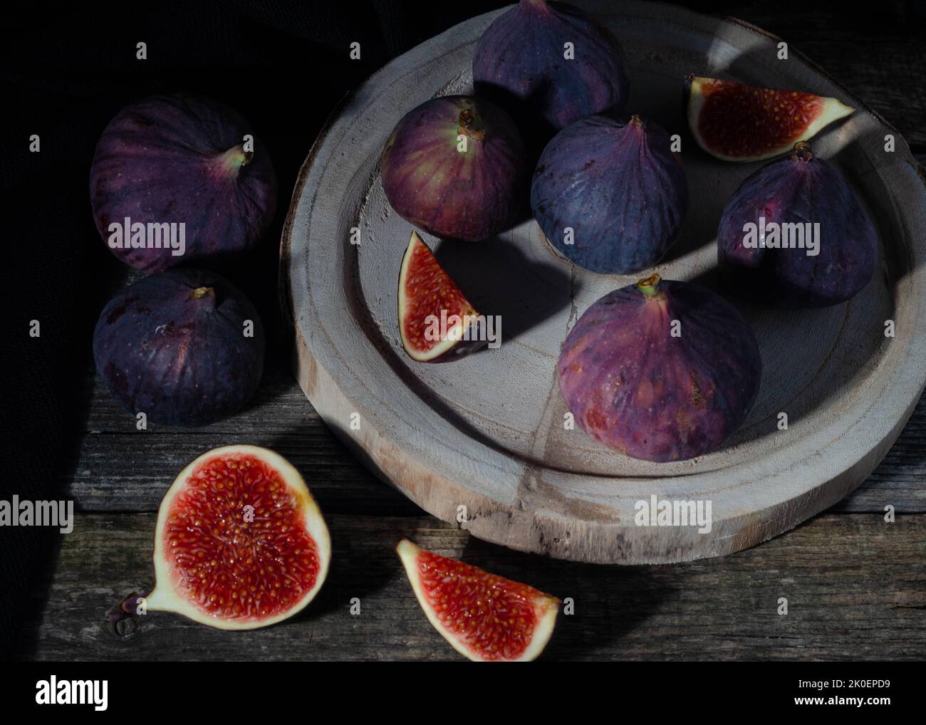 Fresh ripe figs in a plate. Healthy Mediterranean fig fruit. Copy space ...