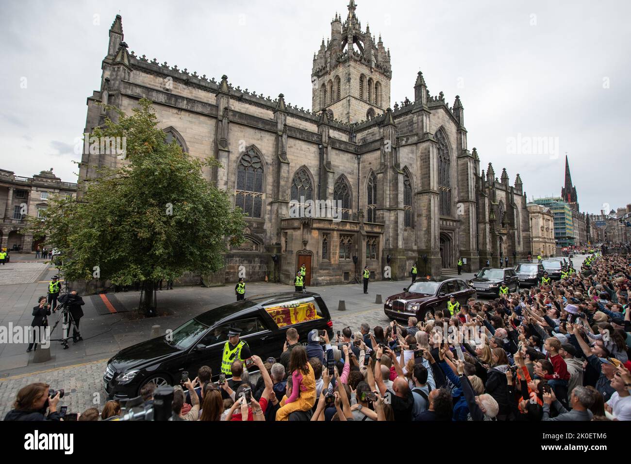 Edinburgh, Scotland, 11 September 2022. The cortege carrying the coffin ...