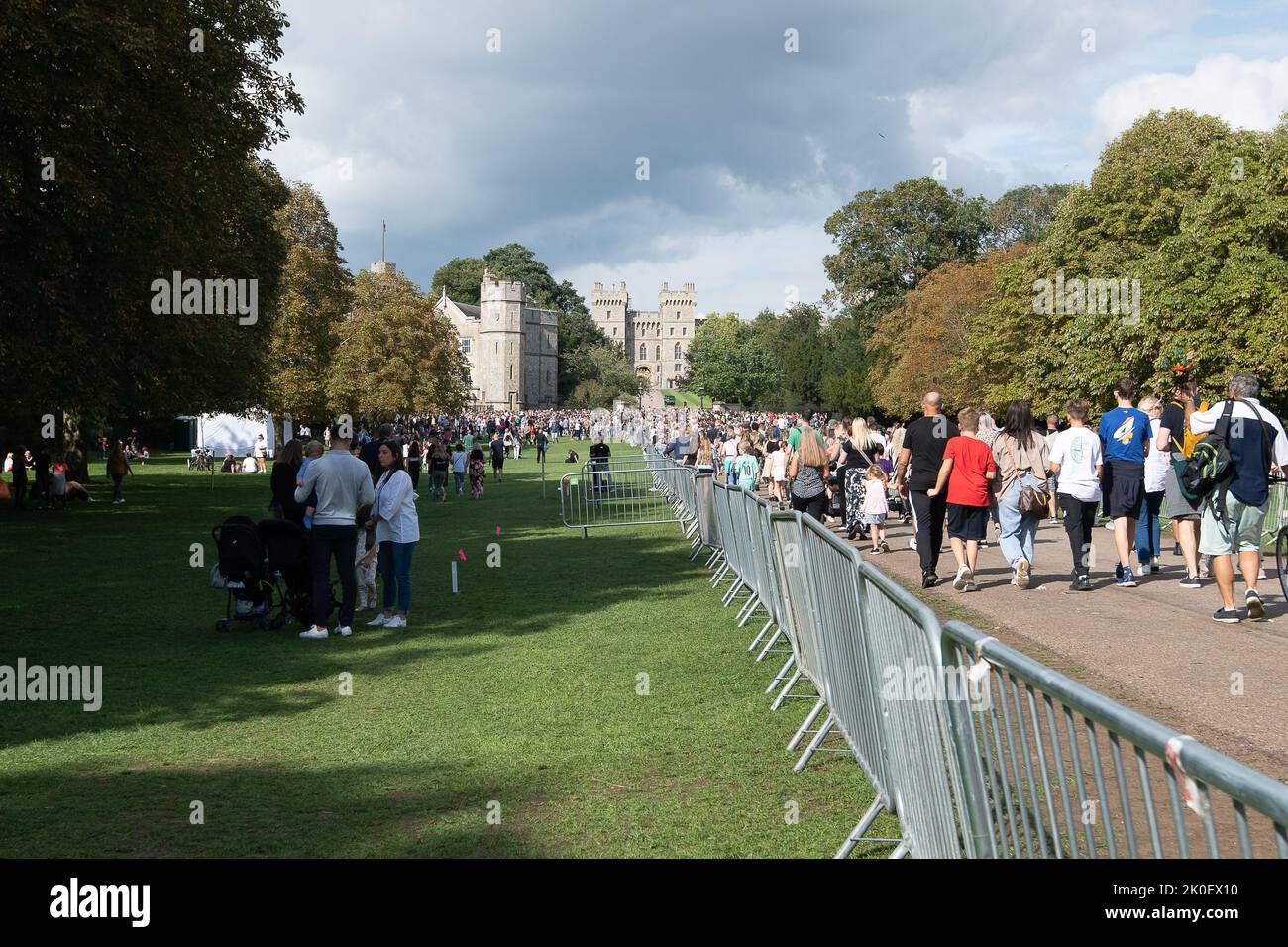 Windsor, Berkshire, UK. 11st September, 2022. Thousands of people came into the town of Windsor ...