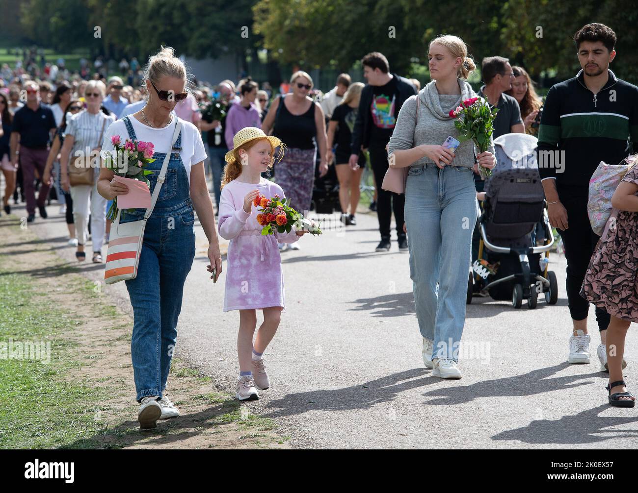 Windsor, Berkshire, UK. 11st September, 2022. Thousands of people came into the town of Windsor ...