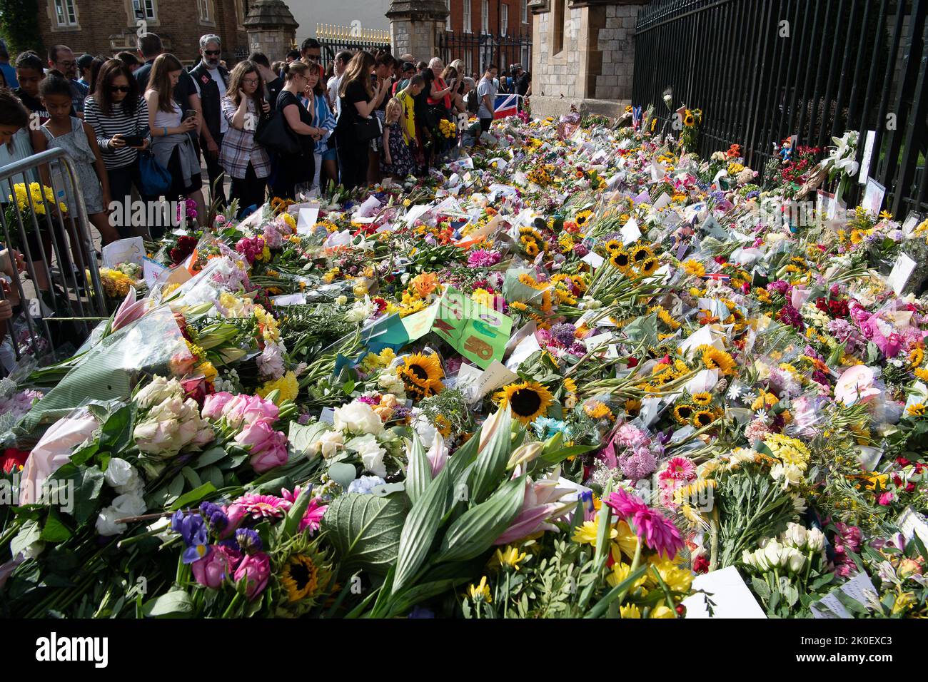 Windsor, Berkshire, UK. 11st September, 2022. Thousands of people came ...